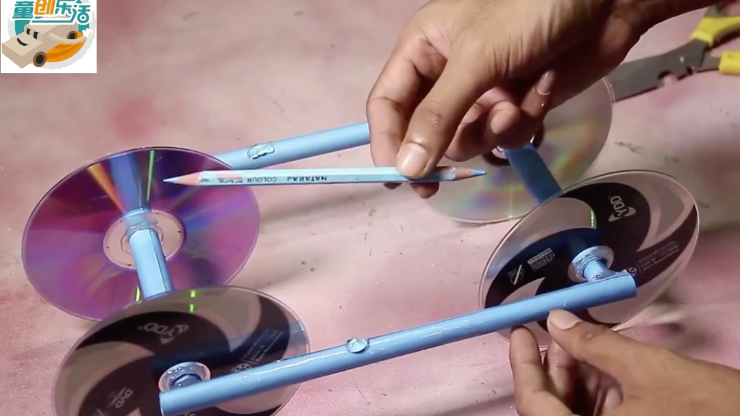 自制橡皮筋小车 胶水多涂点