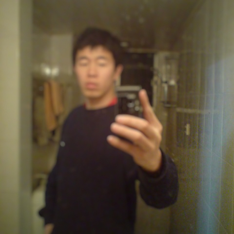 隔壁踢球的老王 