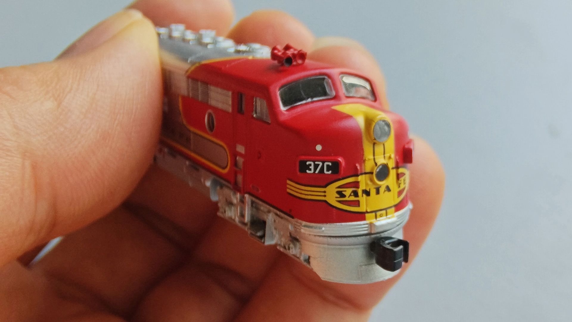 Z比例F7型内燃机车