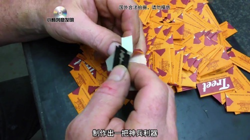 国外大师利用几百盒刮胡子刀片打造大马士革菜刀,花纹太漂亮了!