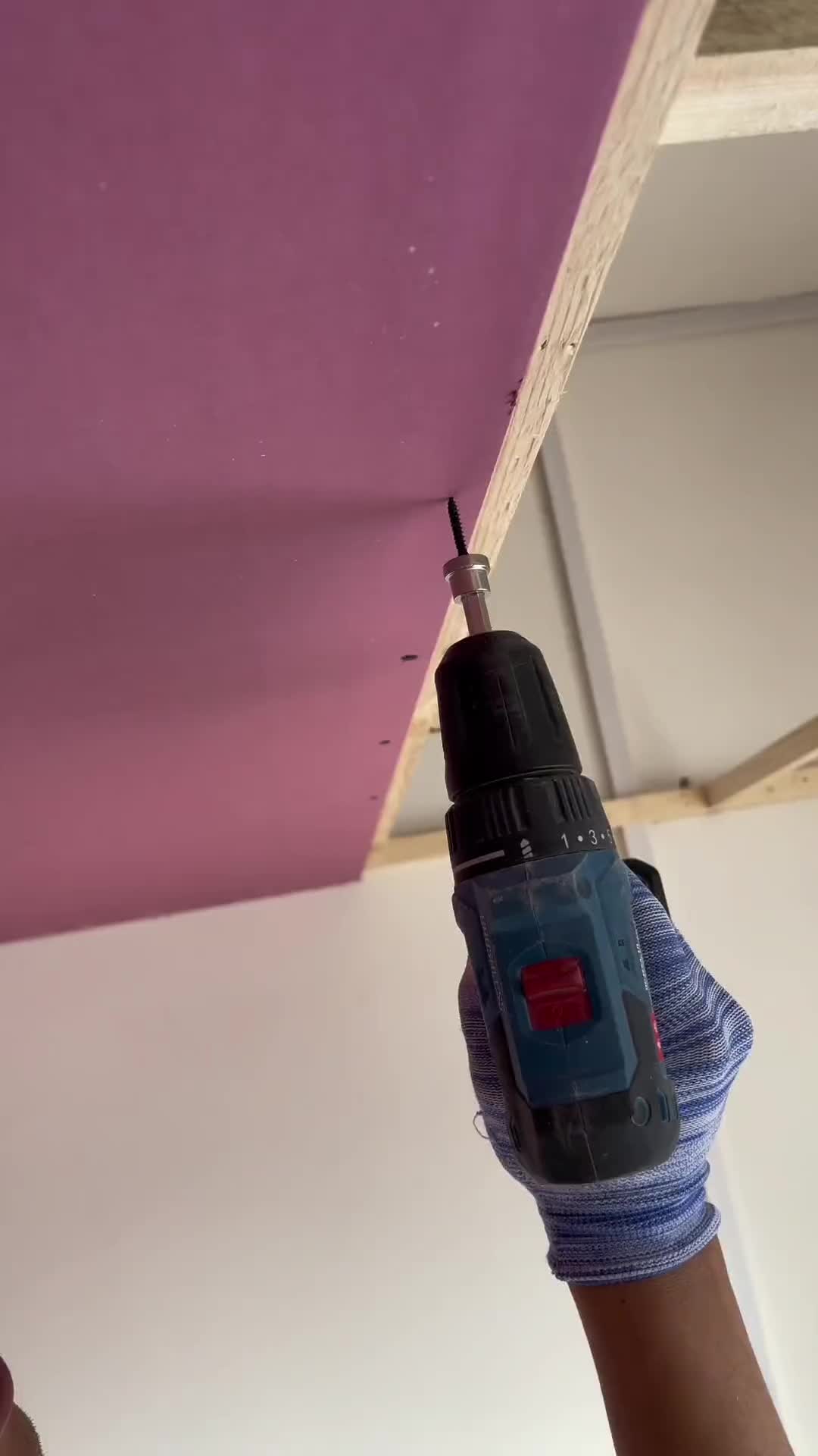 石膏板定位批头,自带限位功能,使劲打到底就刚刚好,不用担心螺丝会...