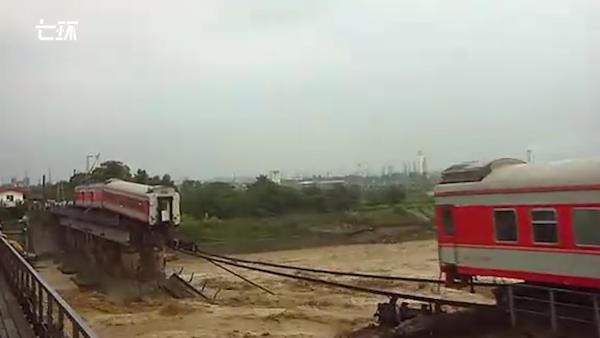 西安火车突发截断坠江?网警辟谣系旧闻