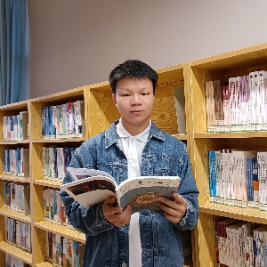 不甘落后的阿志 