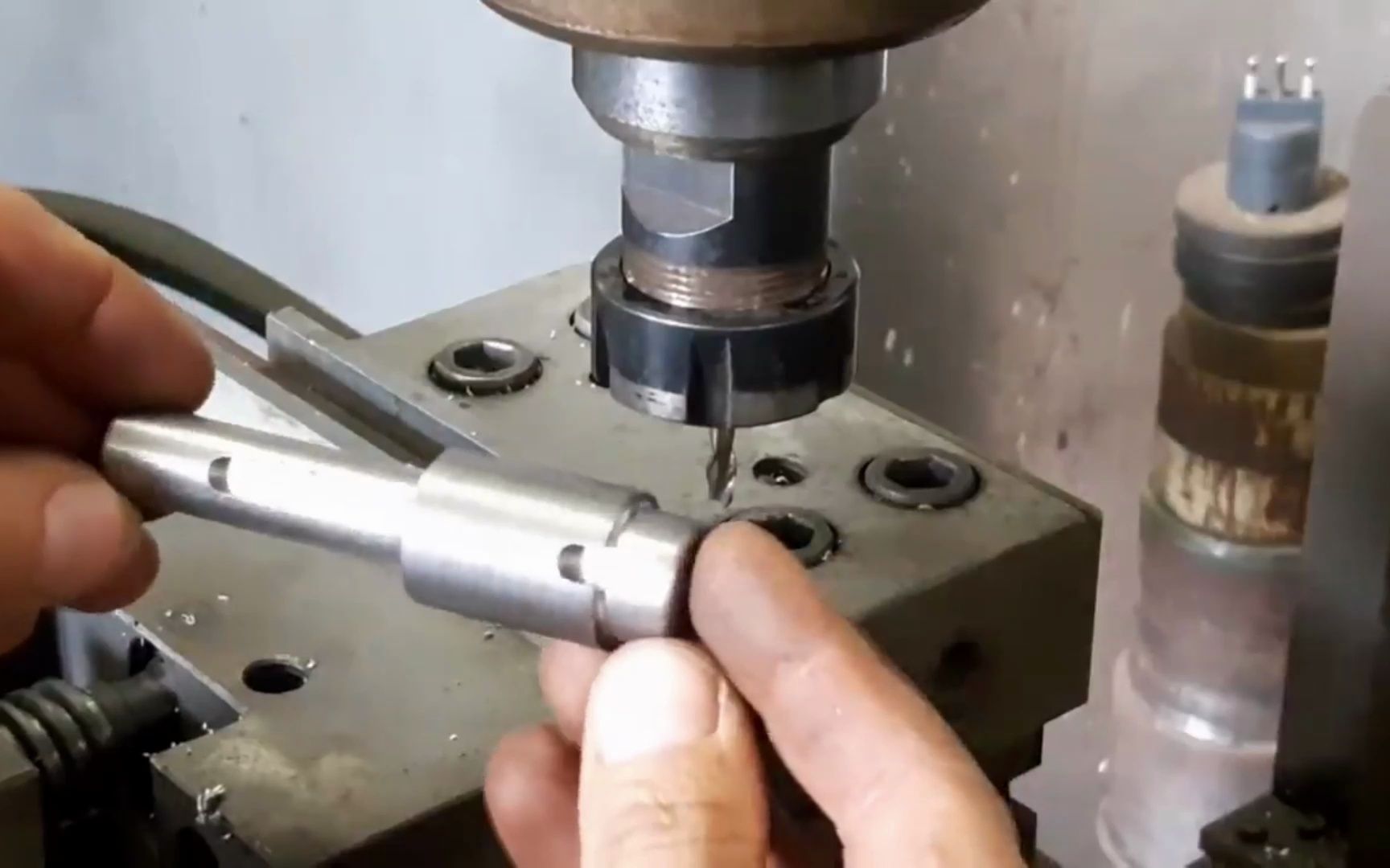 机床上制作一个简易的圆周运动转化为直线运动机构