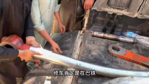 弯掉的挖机油缸活塞不要丢,古法火烤校正修复还能用
