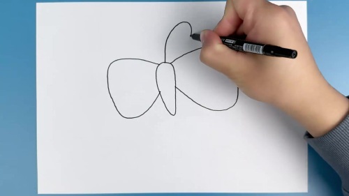 怎么画蝴蝶简单漂亮,简单漂亮的蝴蝶简笔画