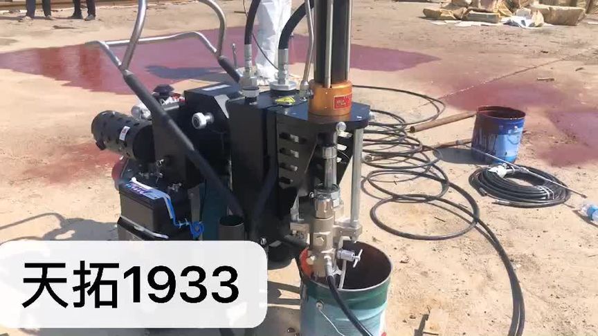 高铁路面双组分聚氨酯喷涂过程中