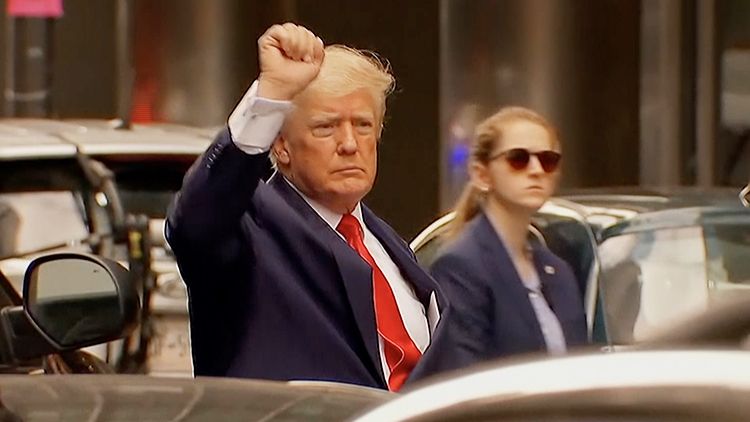 FBI带走特朗普隐藏的机密文件 他或还面临四项刑事调查