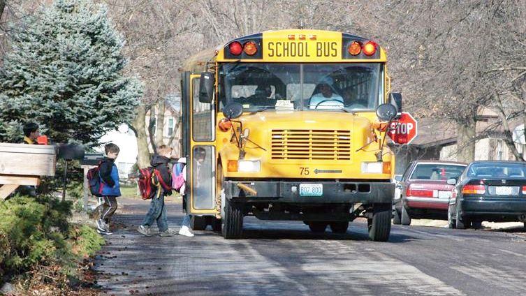 美国校车究竟有什么特权?可以成为世界上最安全的校车
