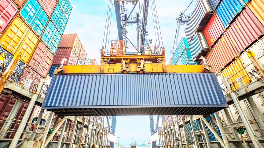 码头上的大力士,装卸集装箱全靠它,这就是大型桥吊起重机