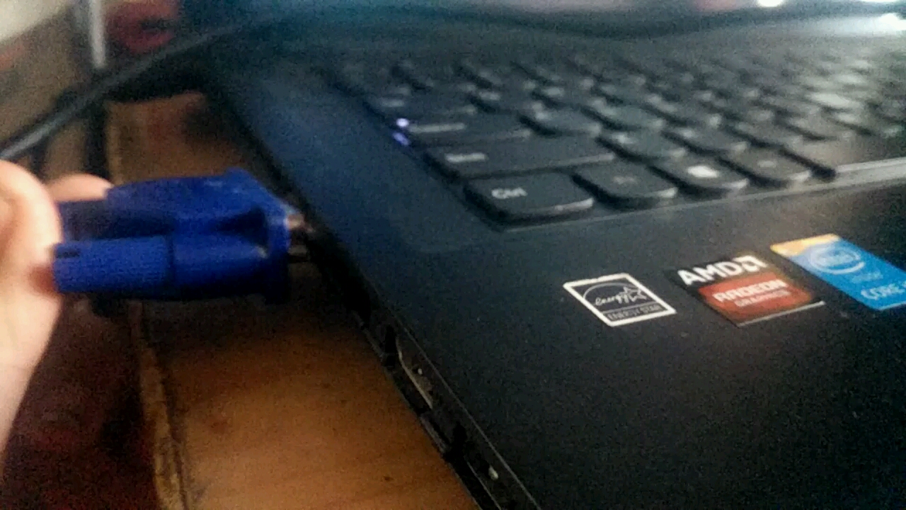 教大家笔记本电脑连接显示器并玩游戏,不完整,有后续