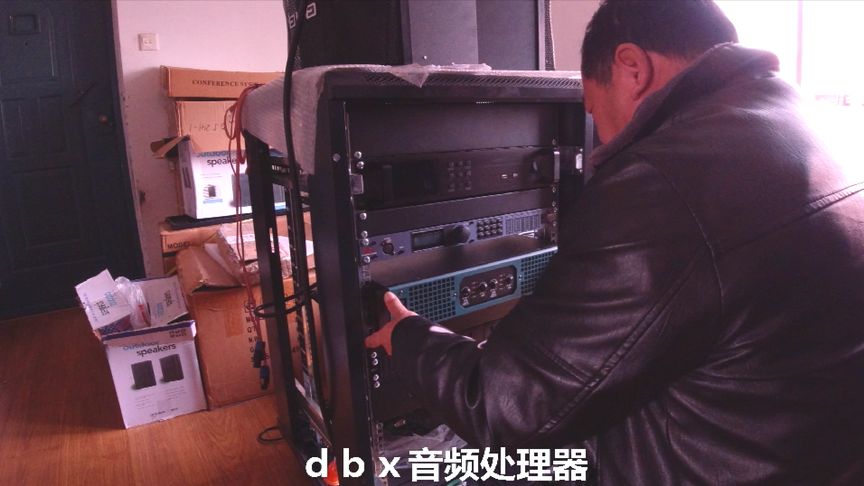 某单位手拉手会议音响系统设备安装。