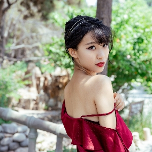 喜欢设计的奚境小花 