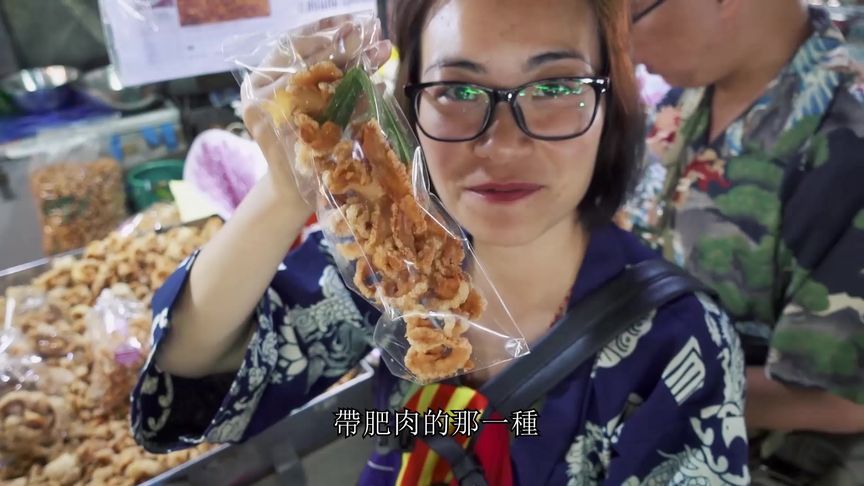 泰国名小吃炸猪皮,吃一块你就知道什么叫停不下来了