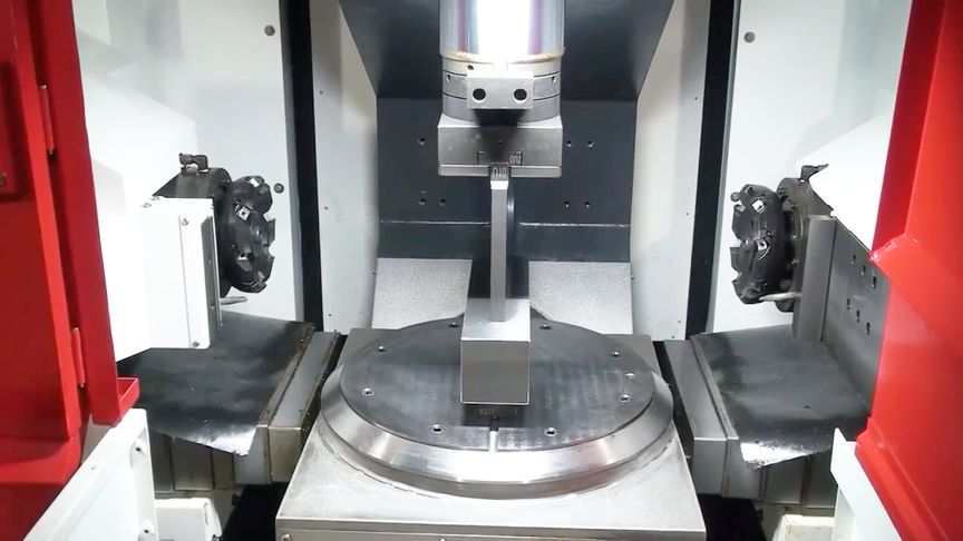 两把数控铣刀同时加工,效率很高!