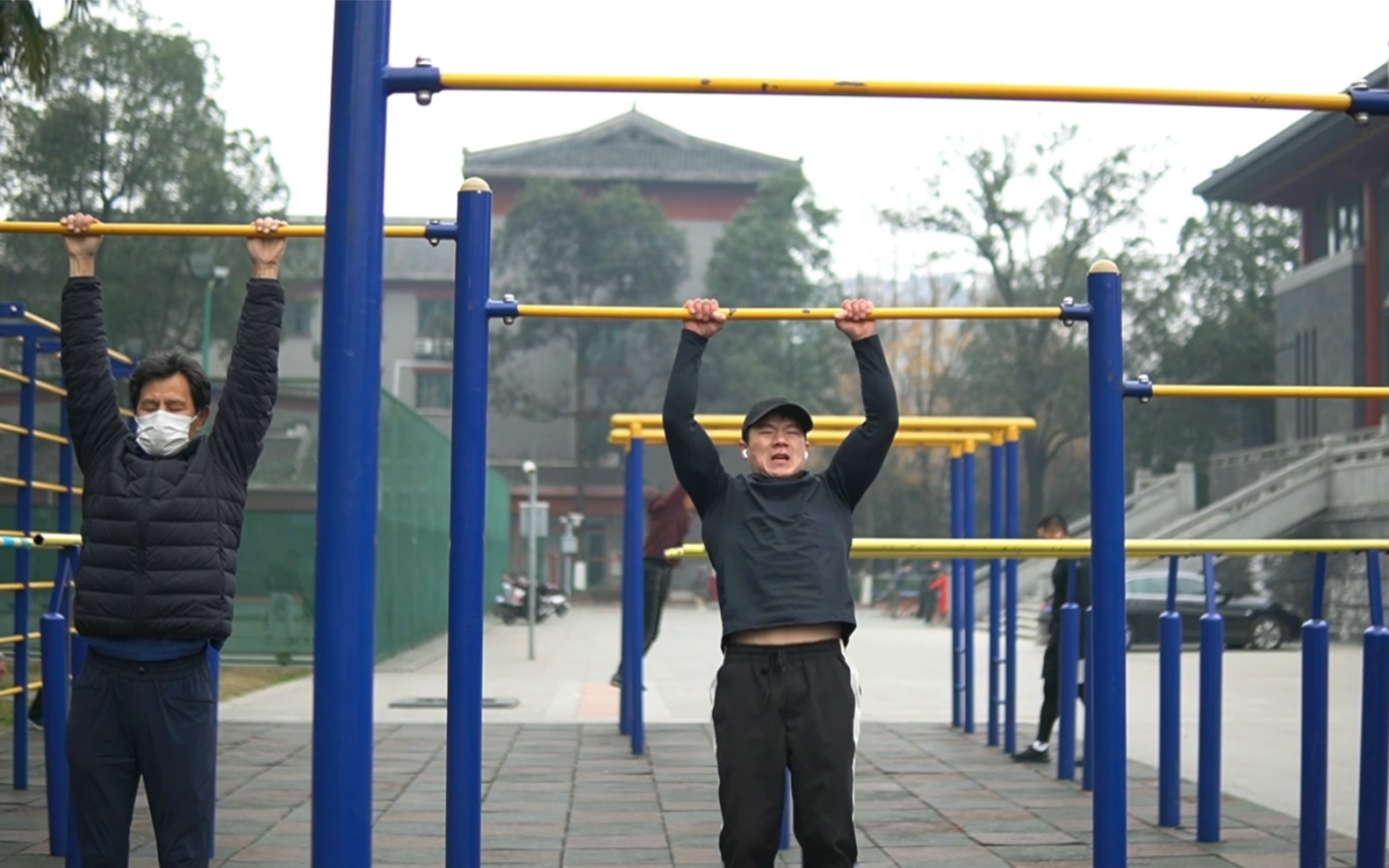 简单枯燥的单双杠训练,一切都是为了变得更强!