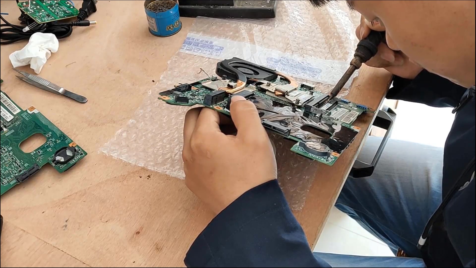 给自己的笔记本换主板加内存条插槽