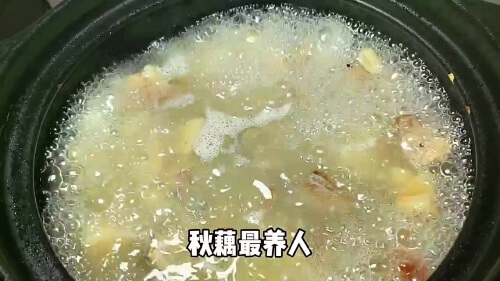 欣妈教你排骨藕汤的家常做法,步骤详细,汤汁香浓软糯入味