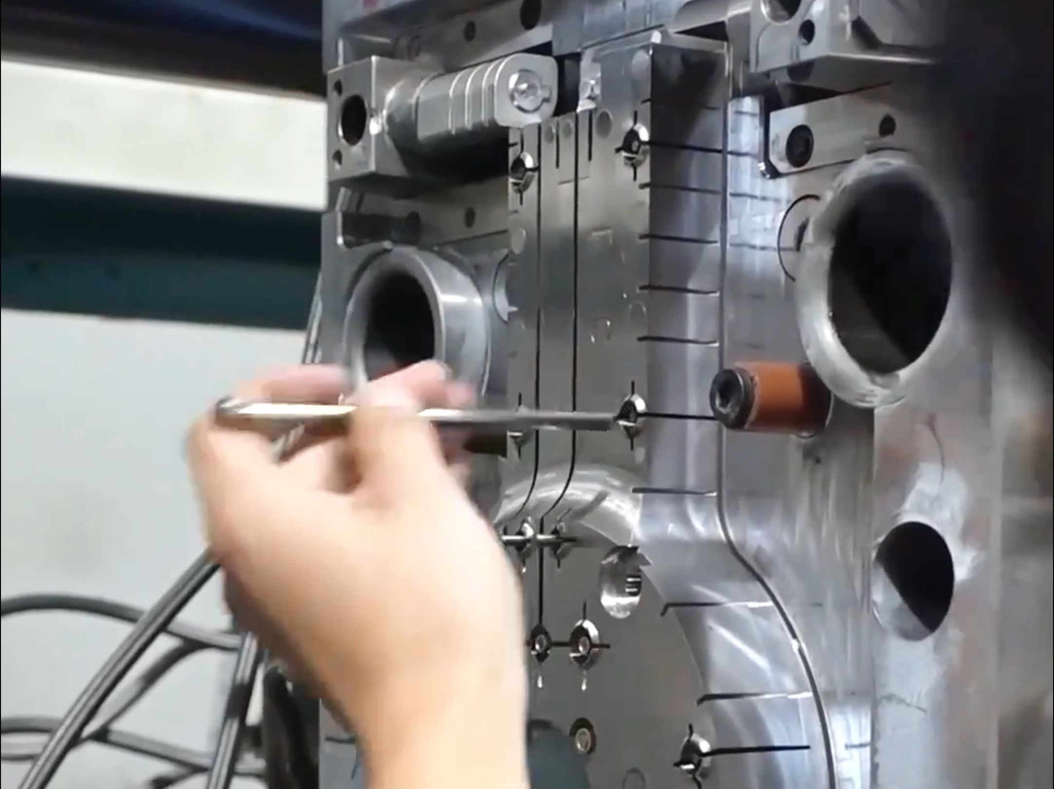 工厂模具中镶件起到什么作用,一分钟教会你!