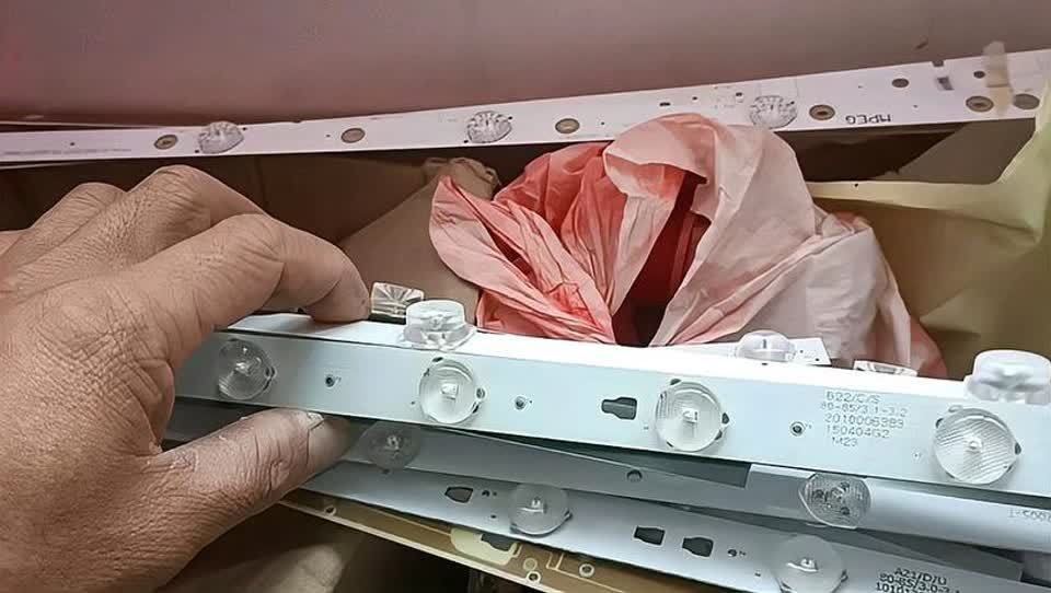 维修液晶电视换下来的,好多灯条看看吧!有好几种型号