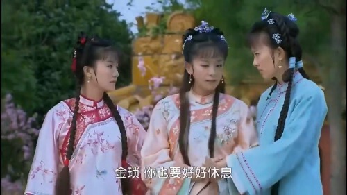 新还珠格格:小燕子逛花园,撞见永琪夫妻,欣荣故意秀恩爱,气煞小燕子