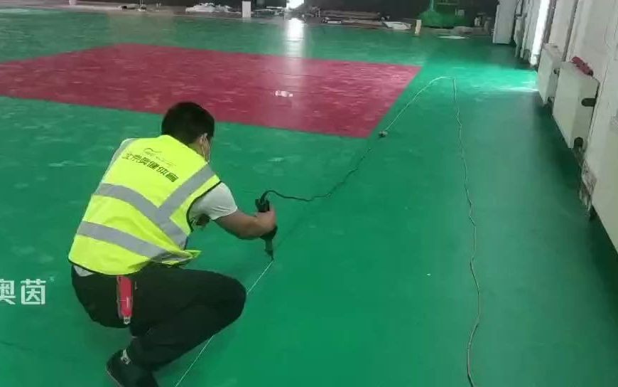 公开-室内篮球场pvc运动地胶卷材是怎样施工的-焊接