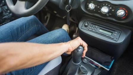 手动挡车挂挡不顺畅,汽修技工经验丰富,分享了宝贵经验,很靠谱