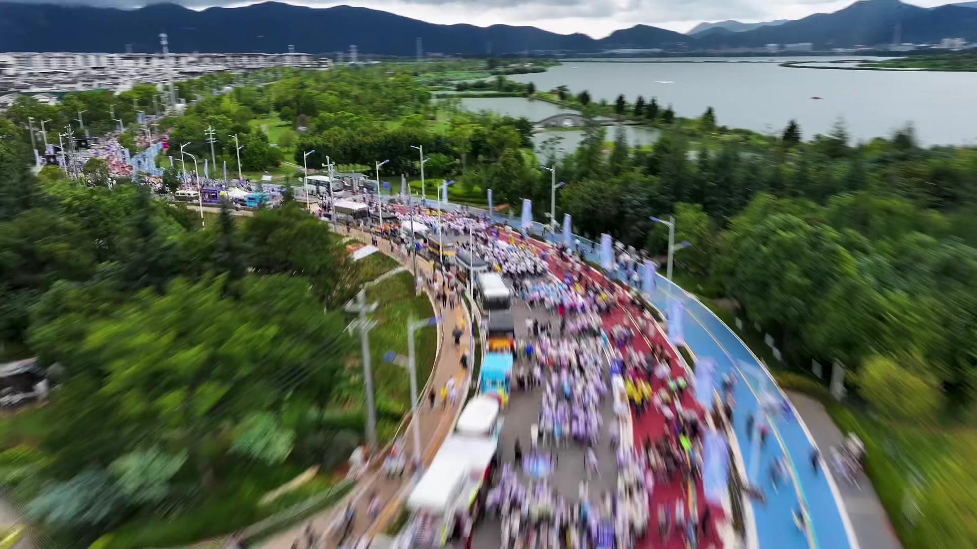 8月10日下午,滇池东岸国际咖啡文化嘉年华活动系列活动之一——挑战...