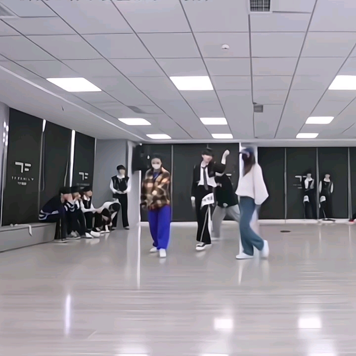 四代看三代跳舞