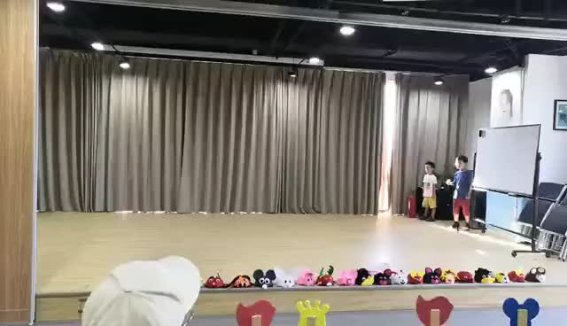 ...�这是演的啥动物?听声音+看动作。答对了送你一节免费的表演课哦。