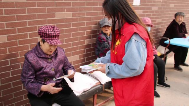 白塔社区开展第32个爱国卫生月宣传活动
