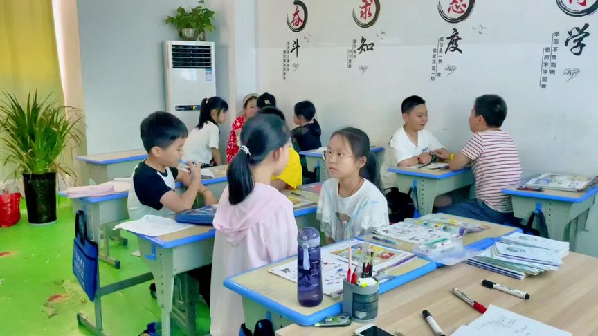 #师生日常 #我的小可爱们♥♥ #英语课 课间小组互动,都不想输