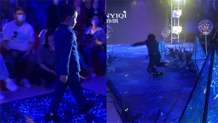 男孩模特走秀,魔性步伐,不料意外摔倒逗翻全场
