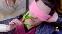 元淳公主真是古灵精怪!见燕洵睡着了,拿着树叶去挠他痒痒!