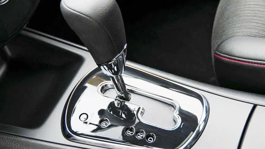 自动挡上各个档位.