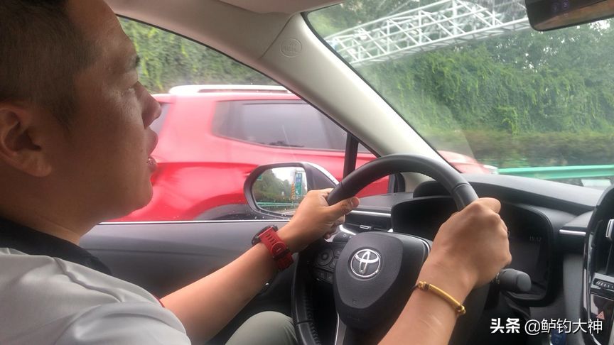 新款双擎卡罗拉不错,鲈钓大神带你感受高速L2级别自动驾驶。