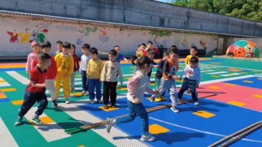 #操场上的他们永远快乐 #幼儿园户外活动游戏