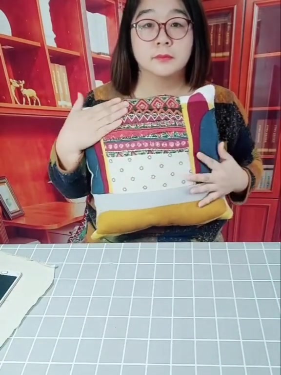 爱生活 旧衣服改造 抱枕 布艺 用布头拼接抱枕