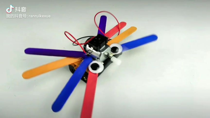 科技小制作:有趣的暴走蜘蛛,了解简单仿生学知识