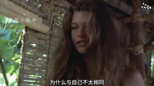 男人偷看美女洗澡,正当他看到精彩一幕时,却被对方抓了个正着