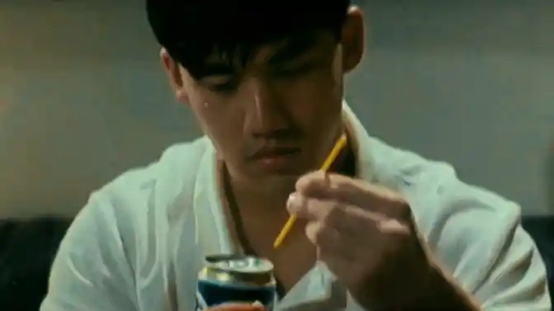 《世界末日》想笑来伪装自己的眼泪