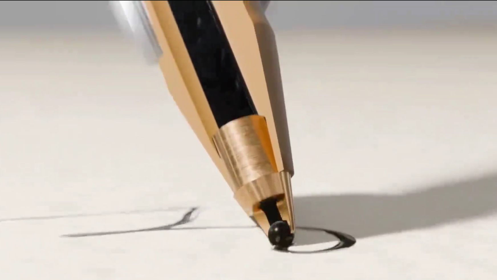 发明圆珠笔的人真是个天才!