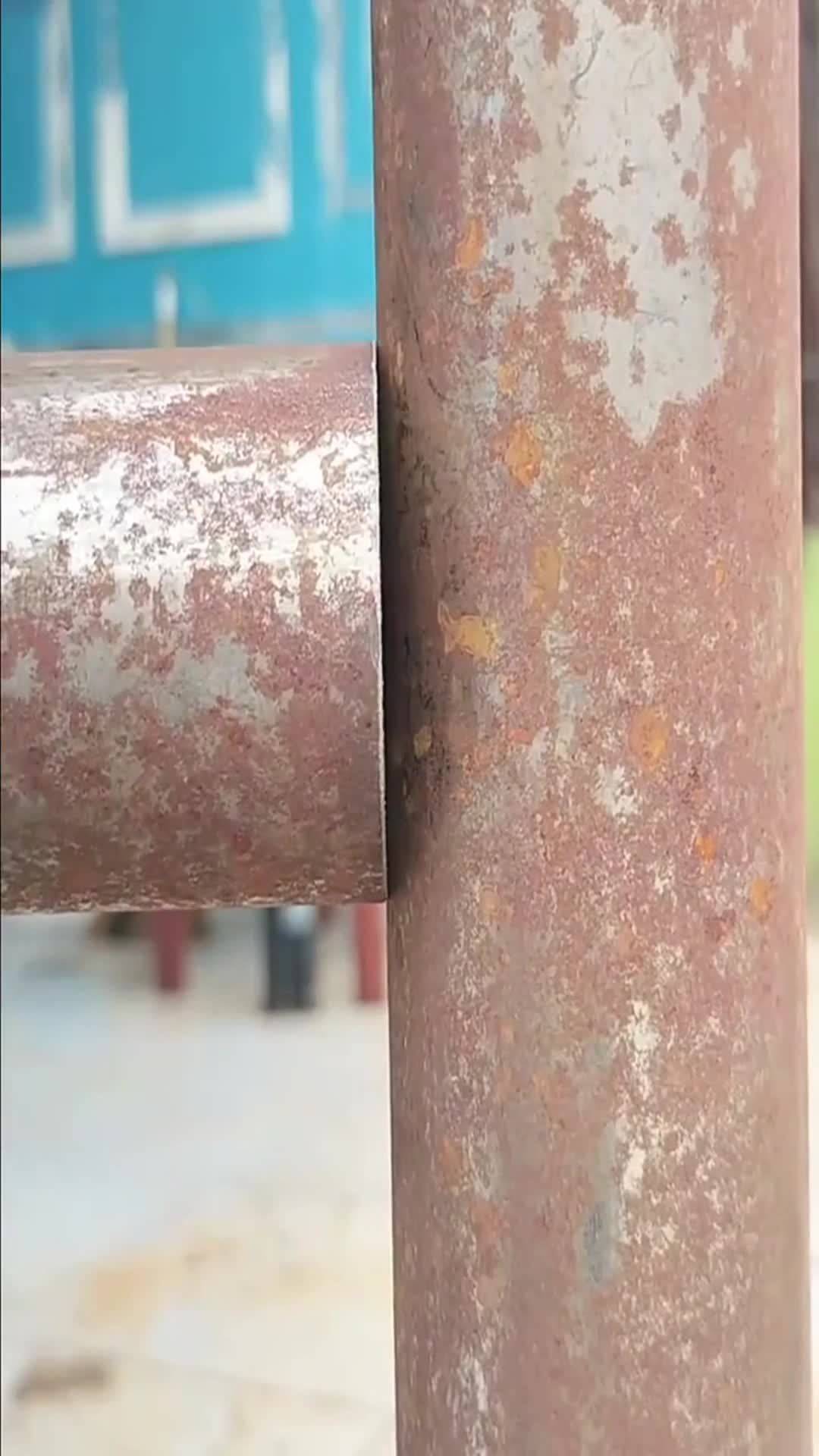 如何徒手无缝焊接两根不等直径钢管?