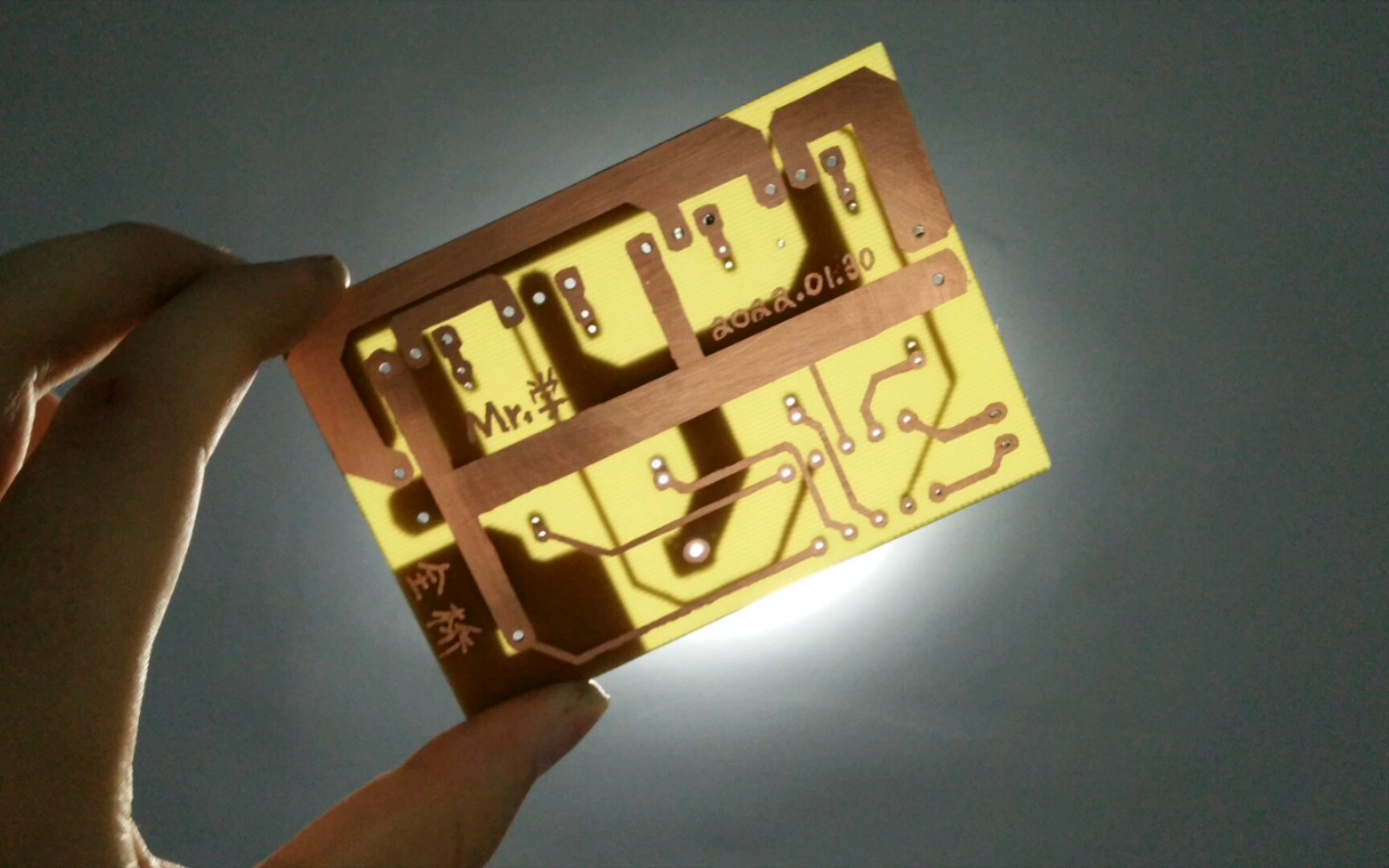 自制双面PCB,岂不美哉