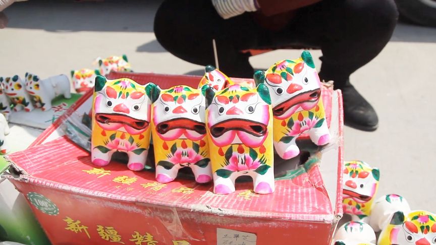 农村妇女卖皮老虎,谈起这手艺说将失传,十分惋惜只恨没传人