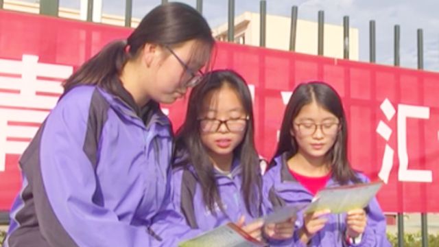 射阳县开展“喜迎十九大,反邪进校园”宣传活动