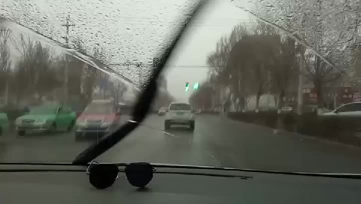 下雨了,卡罗拉的雨刷器超级给力