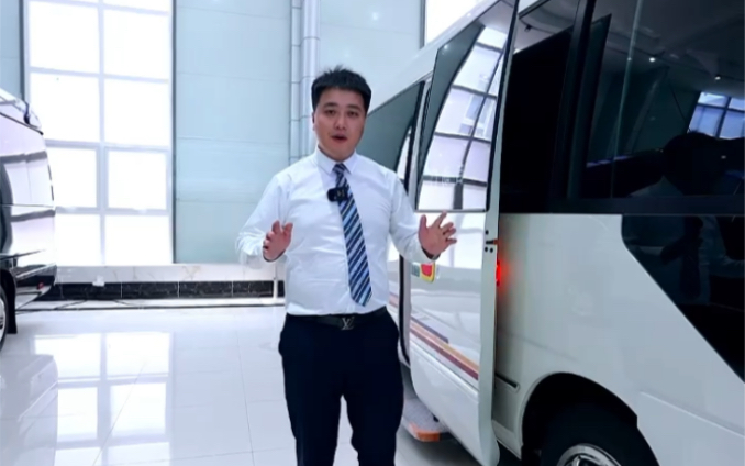 丰田考斯特11座最豪华的商务接待车