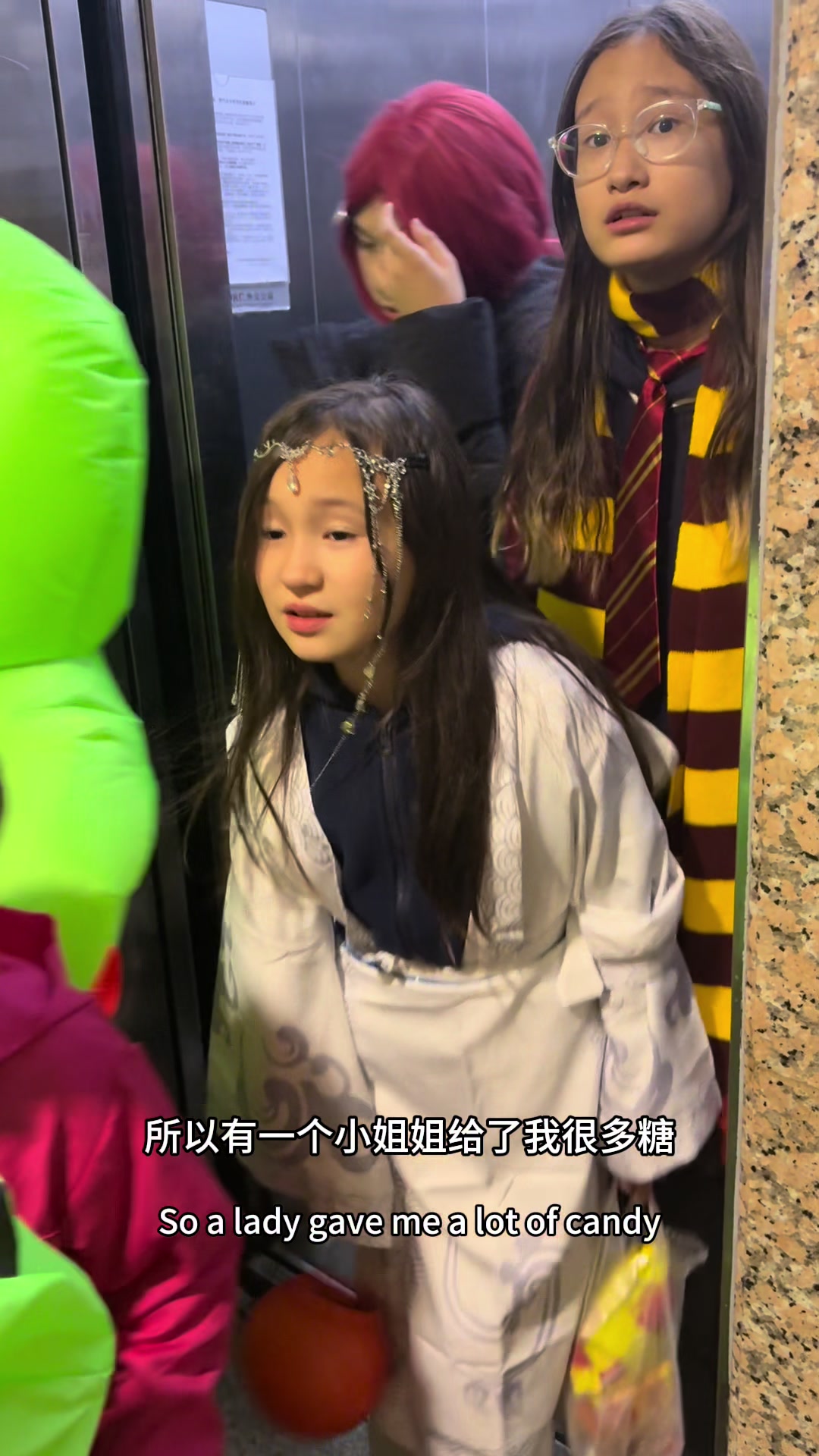 万圣节忘记准备糖了 很多小鬼来敲门 我就赶紧去买糖 心想 谁问我我就...