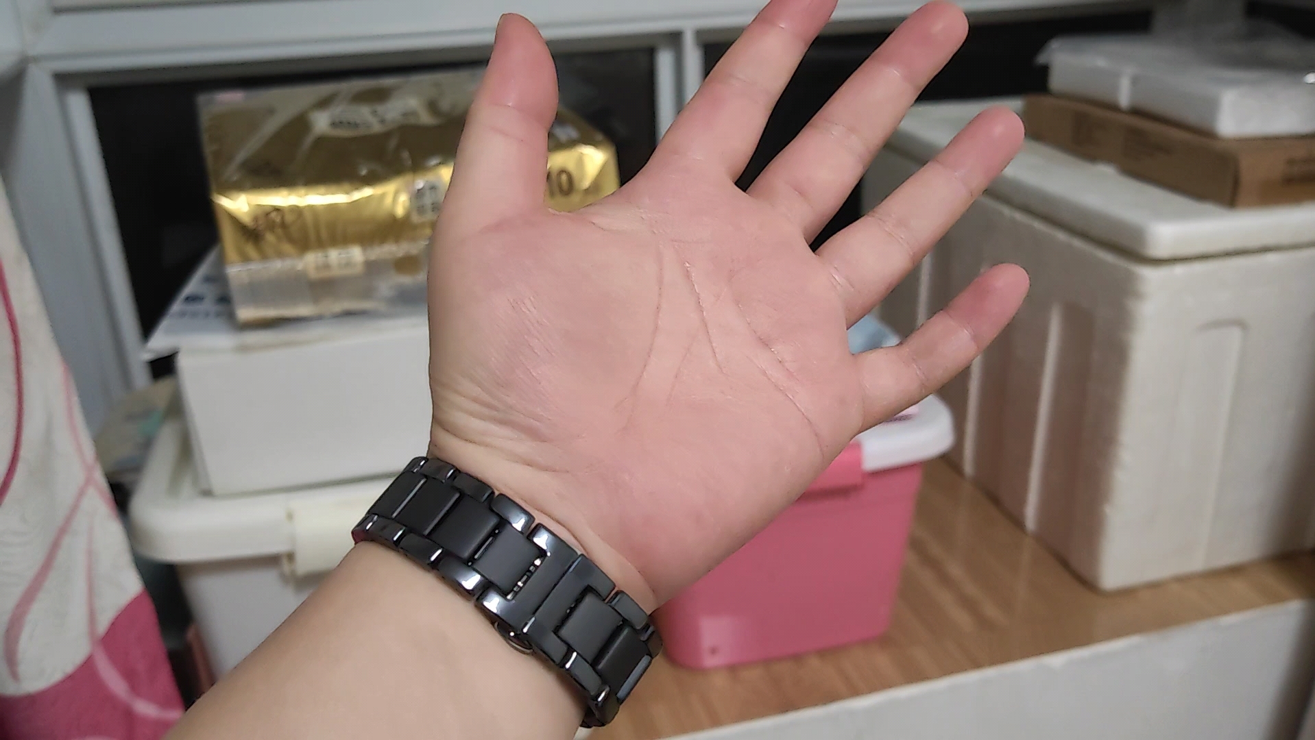 给我的HUAWEI WATCH GT3换了个陶瓷表带,相比原装硅胶表带,质感...